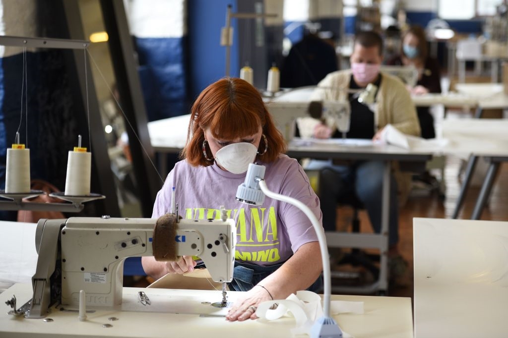 Над 3000 новозаболени во Франција , властите бараат носење маски на ...