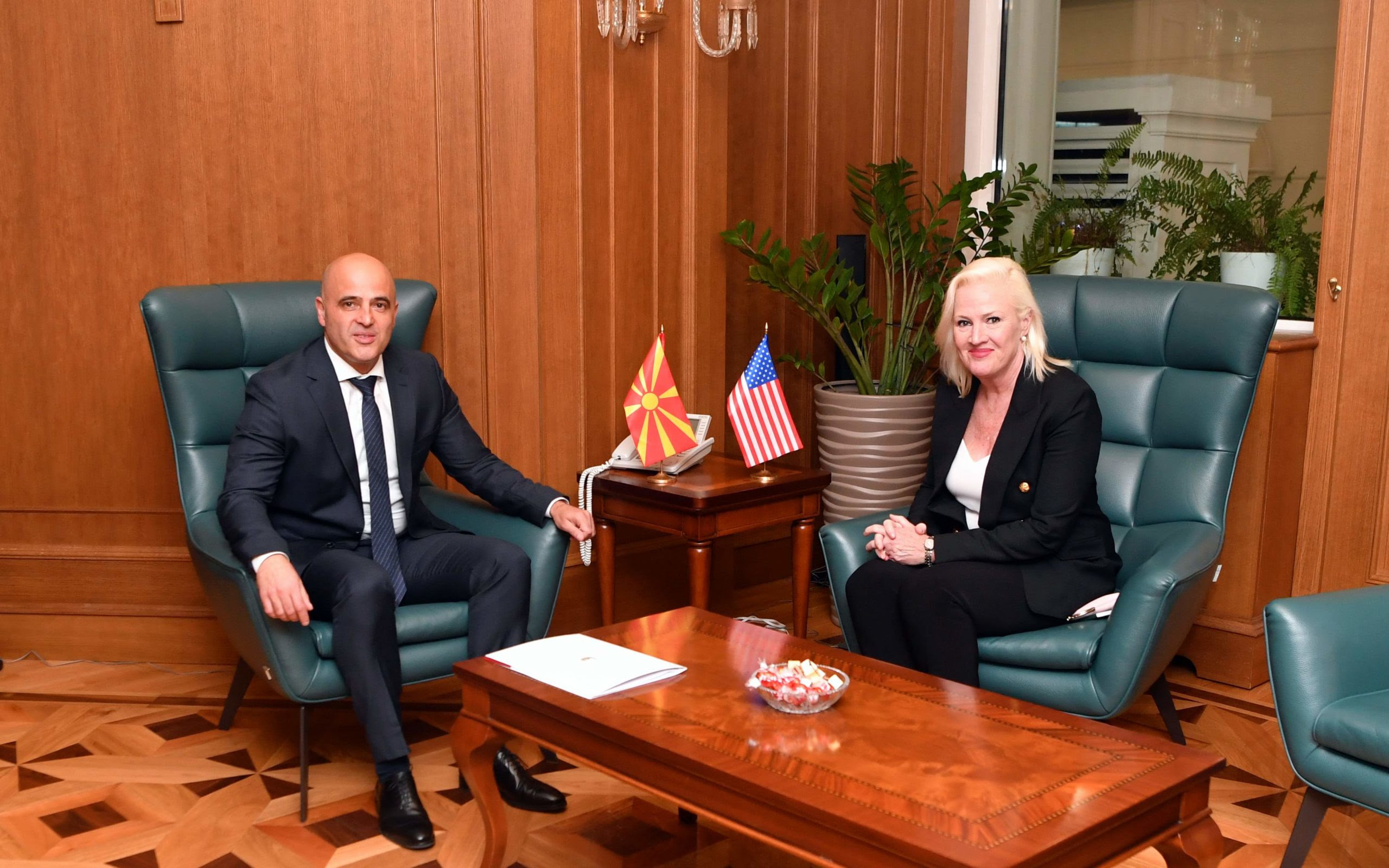 За Ковачевски и Агелер корупцијата го кочи напредокот на Македонија ...