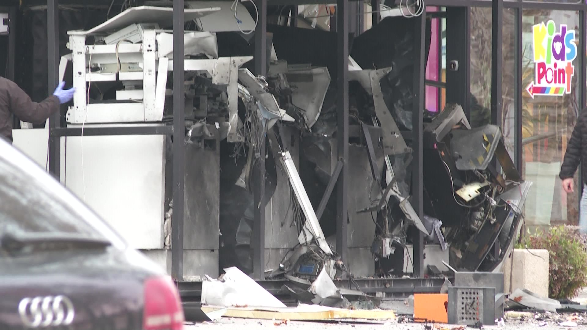 Point Retail Park со детали за филмскиот грабеж на банкомати во ...