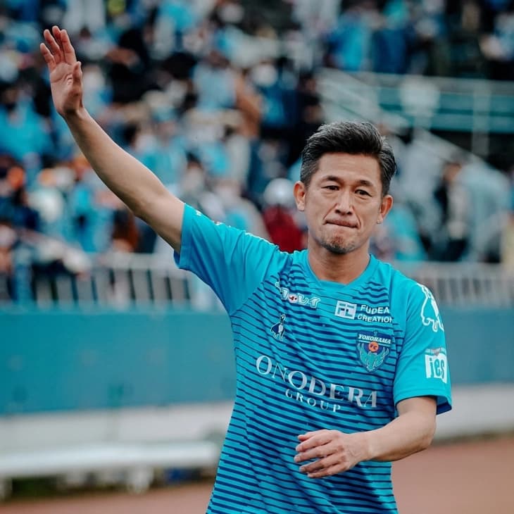 Највозрасниот фудбалер во светот, Миура, ќе игра и следната сезона ...