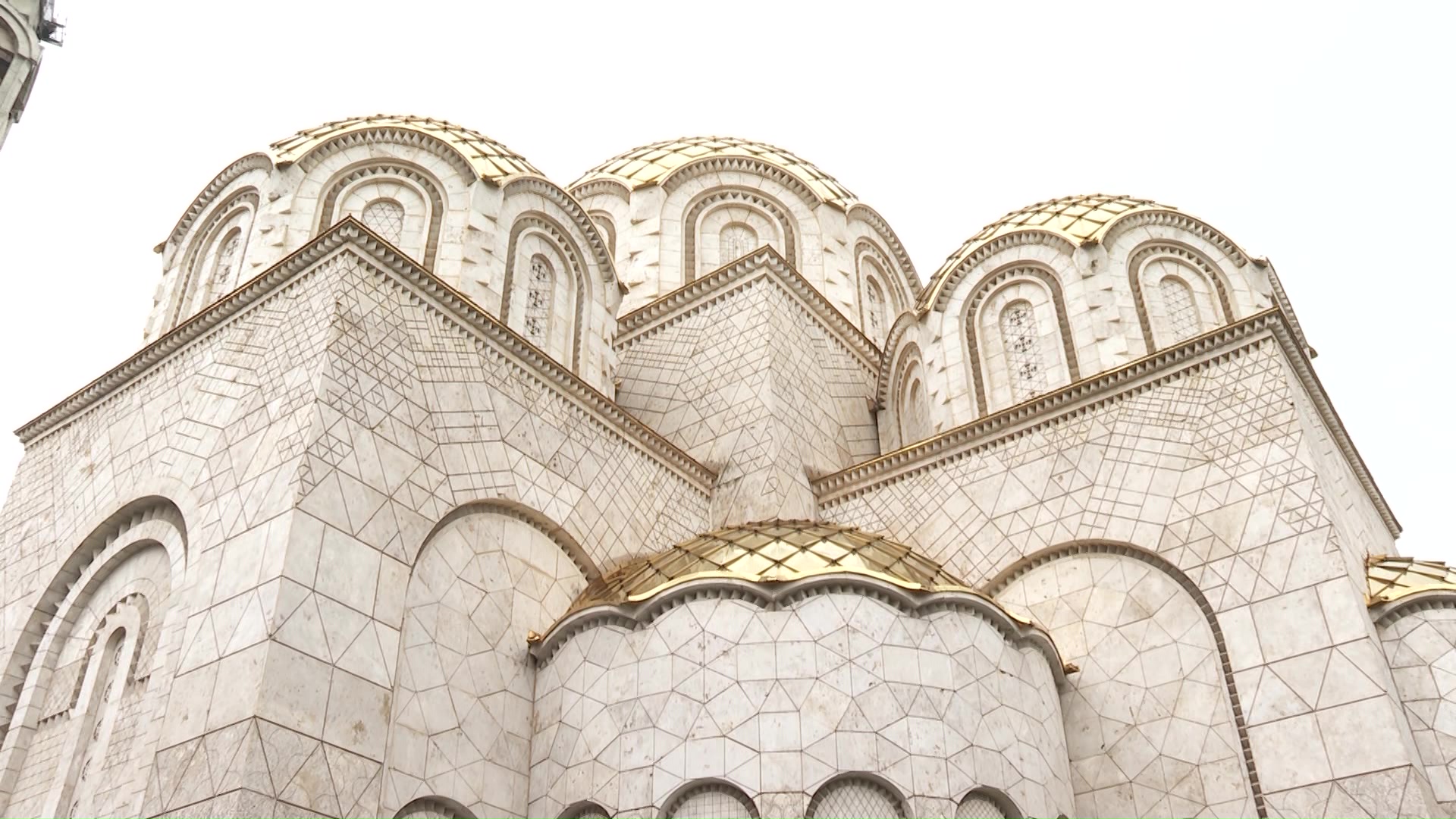 12 години трае градбата на црквата Свети Константин и елена во центарот ...