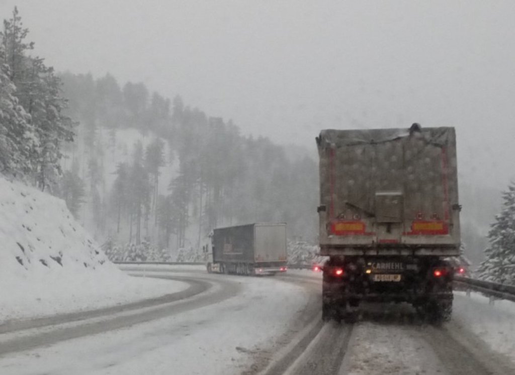 Затворен за тешки товарни возила патот кон граничен премин Делчево