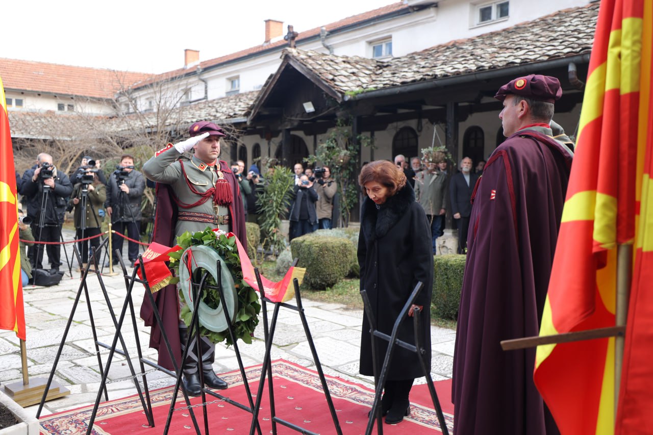 Претседателката Сиљановска Давкова положи цвеќе по повод 153 годишнината од раѓањето на Делчев