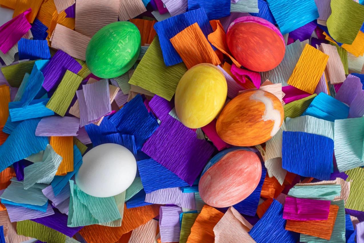 Бојадисување јајца со „креп“ хартија – Едноставна техника во 5 чекори ...