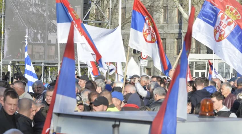 Трет ден од собирот „Србија не ја даваме“, вчеравечер Вучиќ излезе со ...